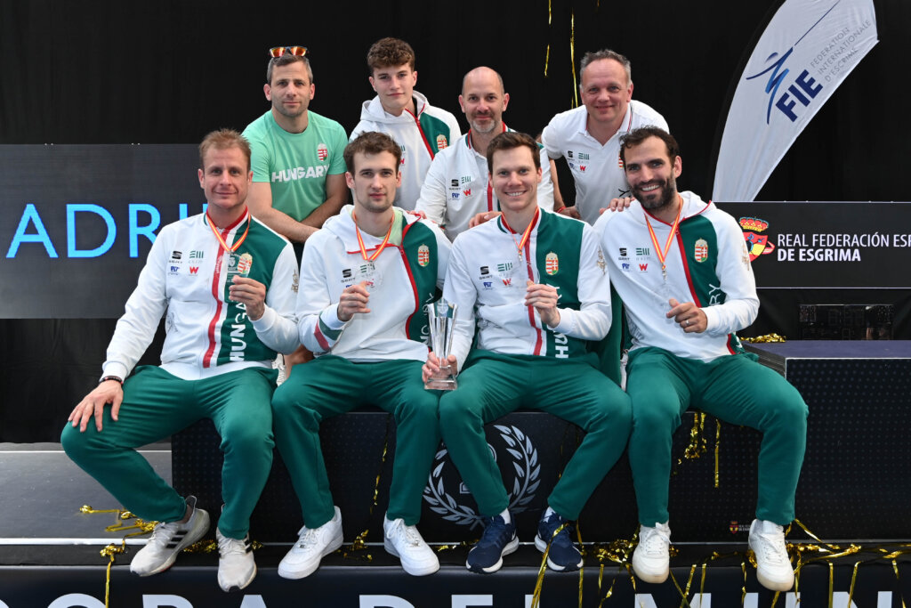 Újabb ezüst a férfi kardcsapattól | MVSZ